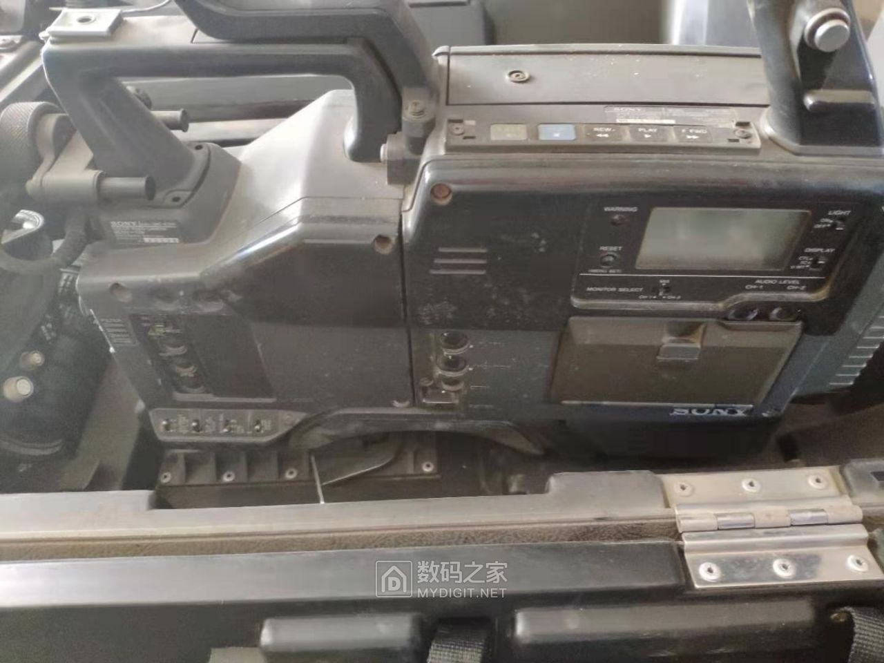 出几台广播级摄像机：sony bvv-5ps、jvc BR-S422e - 数码交易区 数码之家