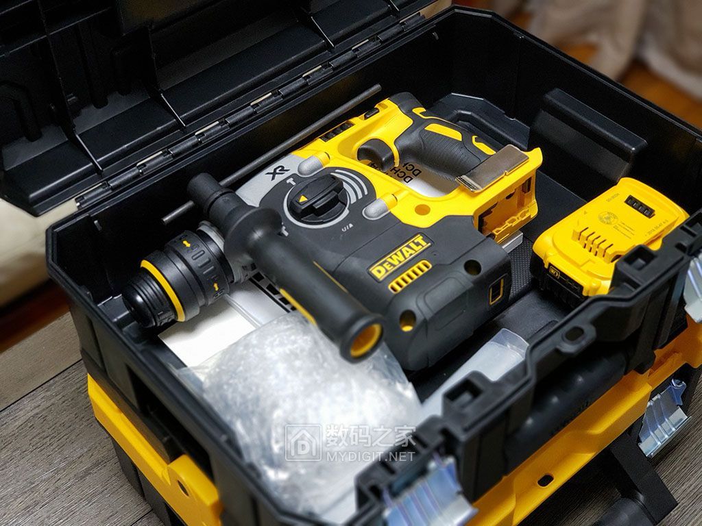 《抚摸党》得伟DeWALT四坑锂电电锤DCH274&DCH334 - 我是工具控 数码之家