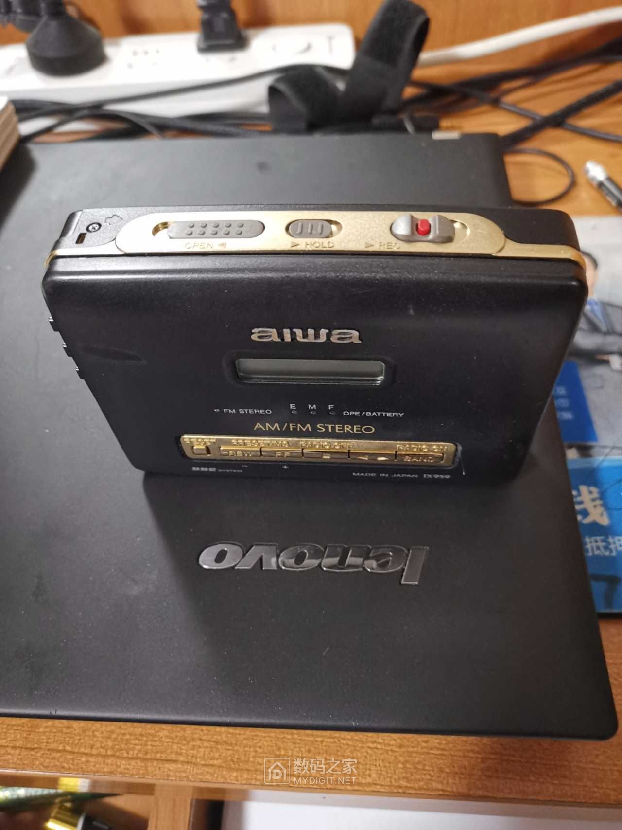 爱华JX959磁带随身听换皮带 - 拆机乐园 数码之家