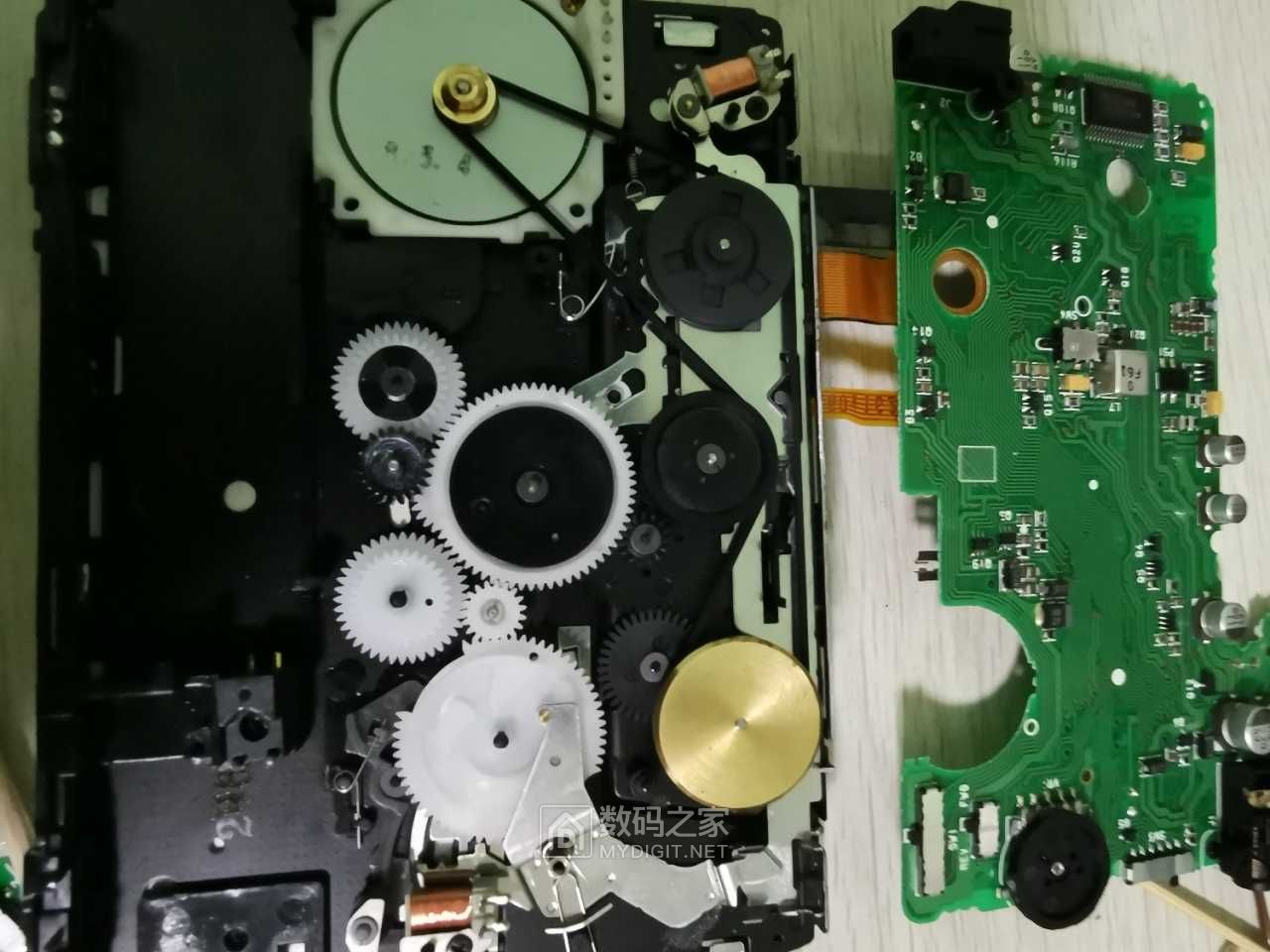 爱华JX959磁带随身听换皮带 - 拆机乐园 数码之家