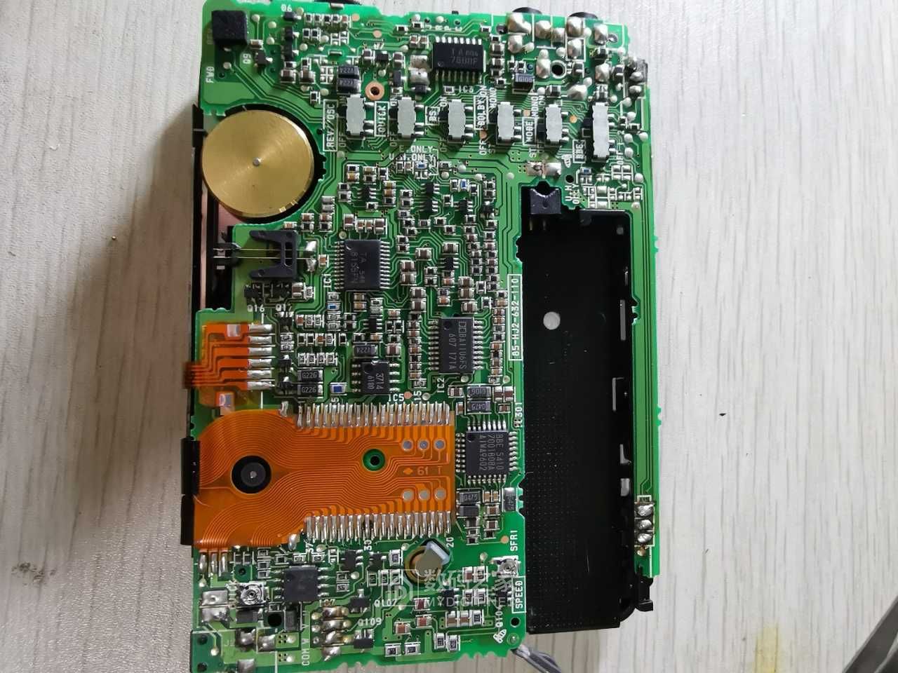 爱华JX959磁带随身听换皮带 - 拆机乐园 数码之家