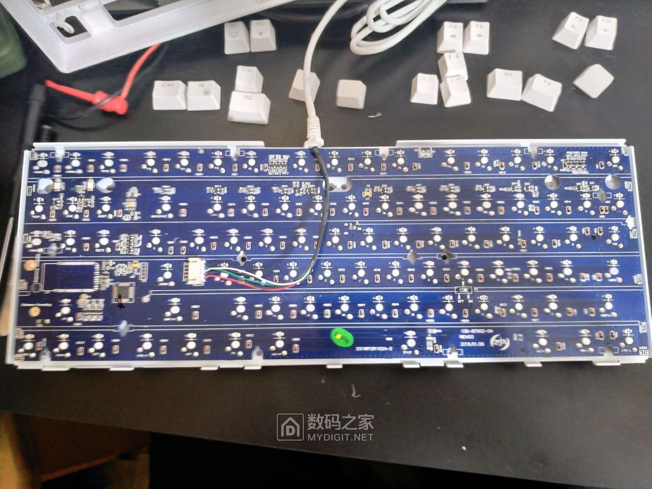 为什么机械键盘这么重？拆个RK royal kludge RK987A看看 - 拆机乐园 数码之家