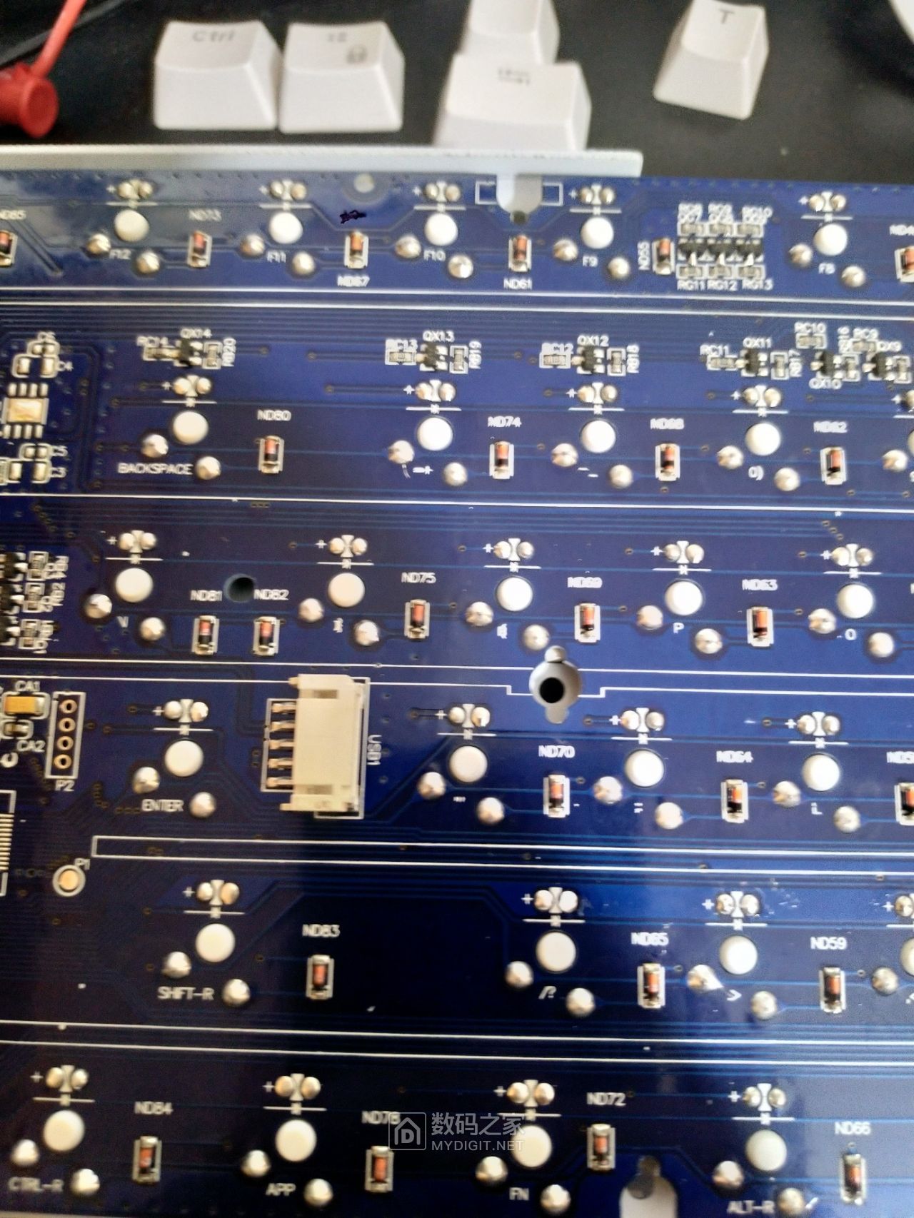 为什么机械键盘这么重？拆个RK royal kludge RK987A看看 - 拆机乐园 数码之家