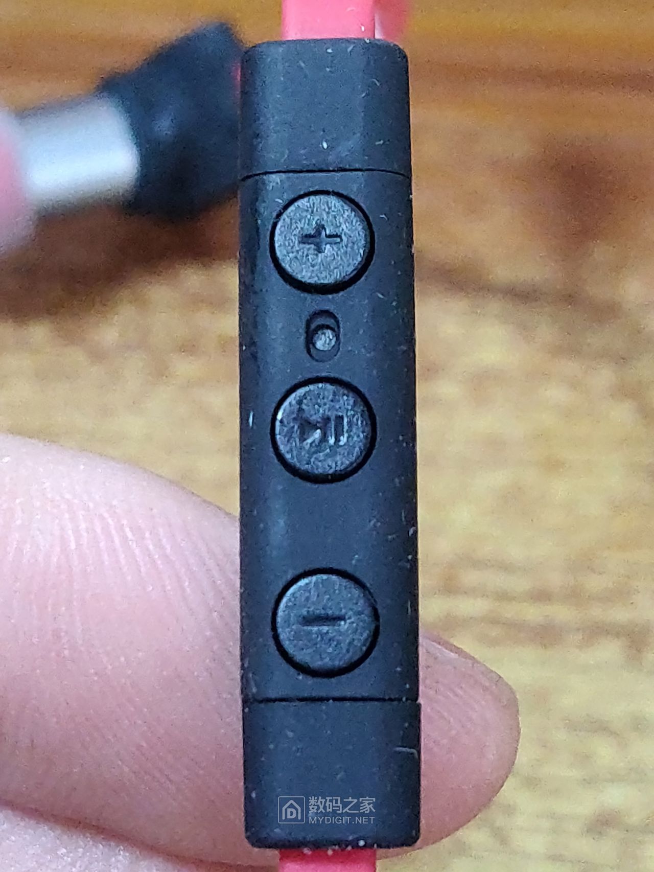 拆个时尚E族的SH08蓝牙耳机 - 拆机乐园 数码之家