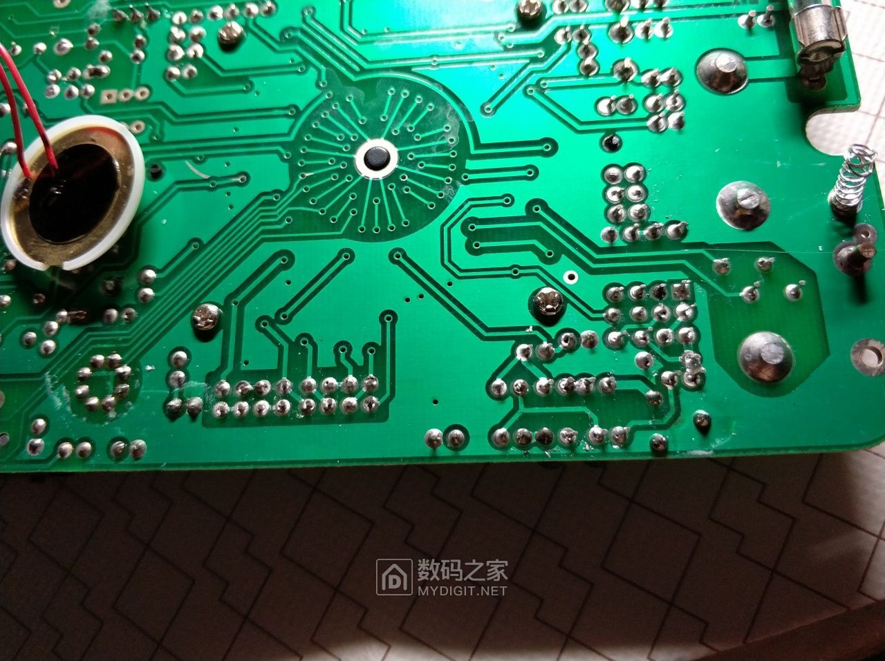 拆解弘大DT9205数字万用表 - 拆机乐园 数码之家