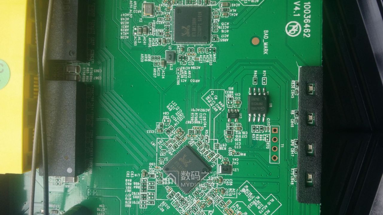 拆解腾达AC6后期版本，壳超大，馅好小 - 拆机乐园 数码之家