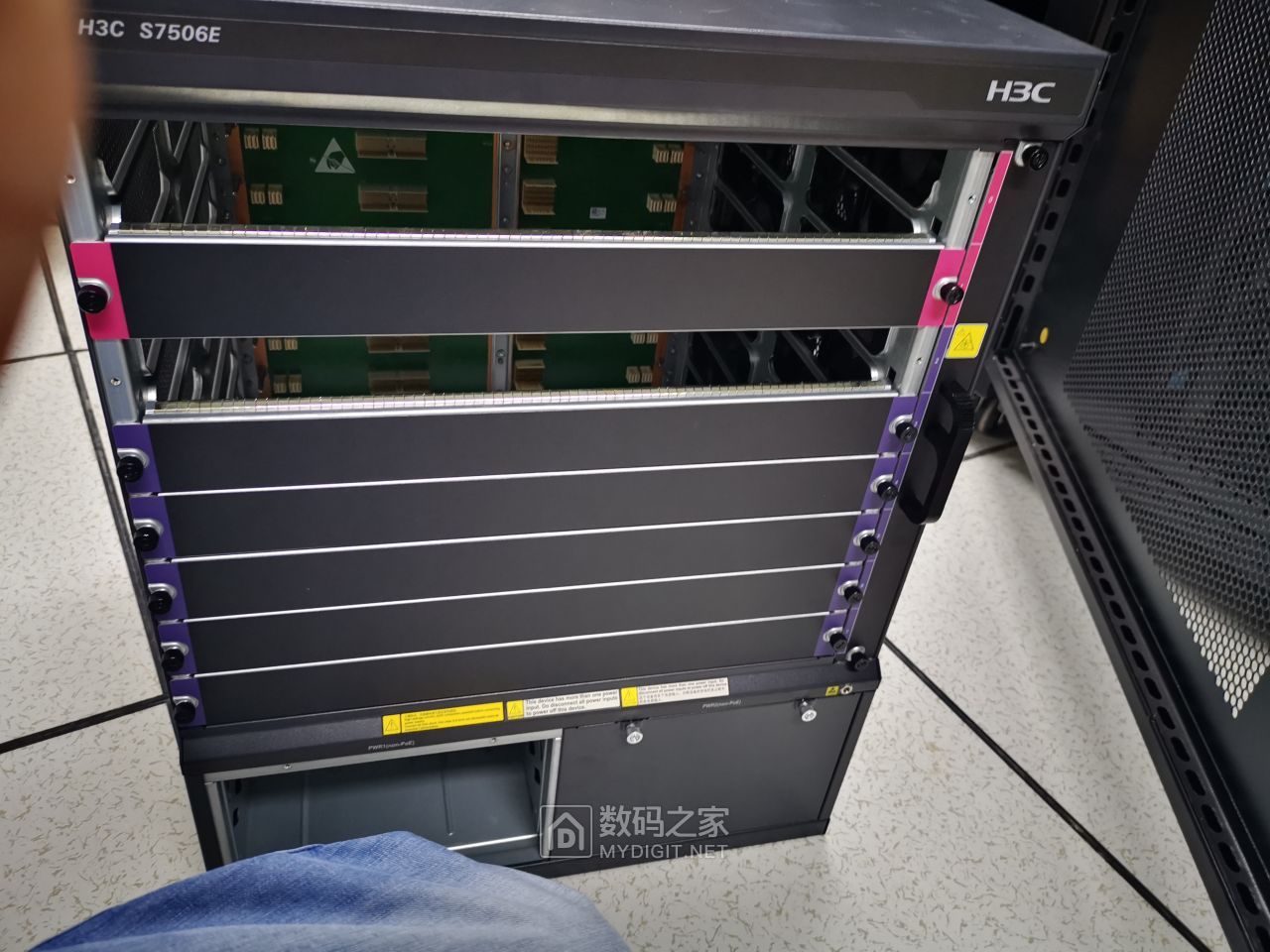 安装个大家伙，H3C S7506E核心交换机 - WiFi/路由器 数码之家