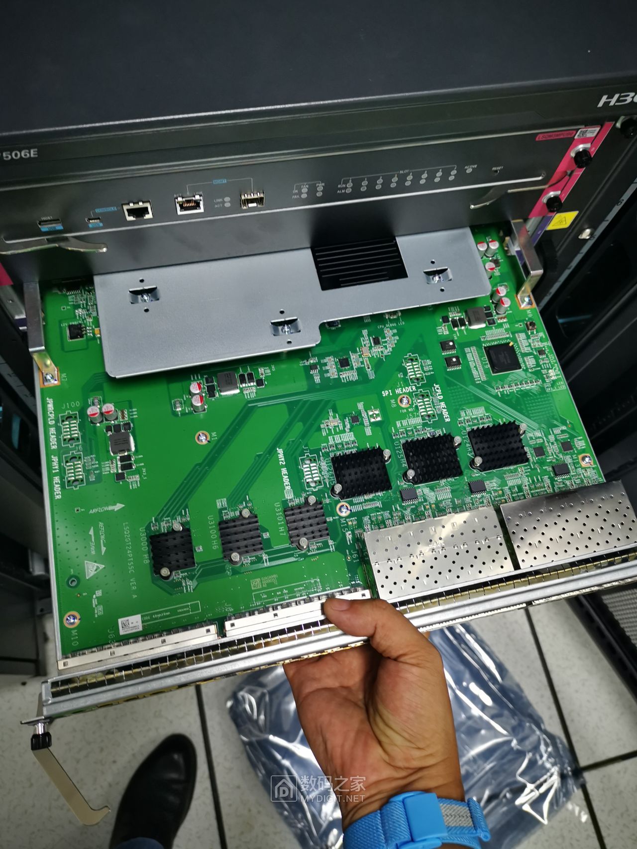 安装个大家伙，H3C S7506E核心交换机 - WiFi/路由器 数码之家