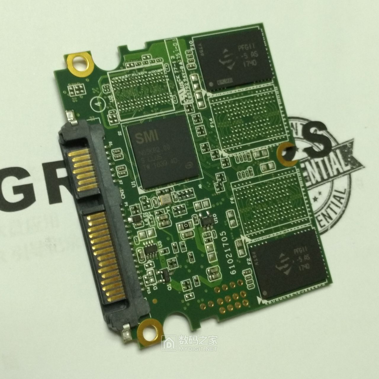 ADATA SP580 威刚SSD 120GB 拆解，没奖。 - SSD存储技术 数码之家