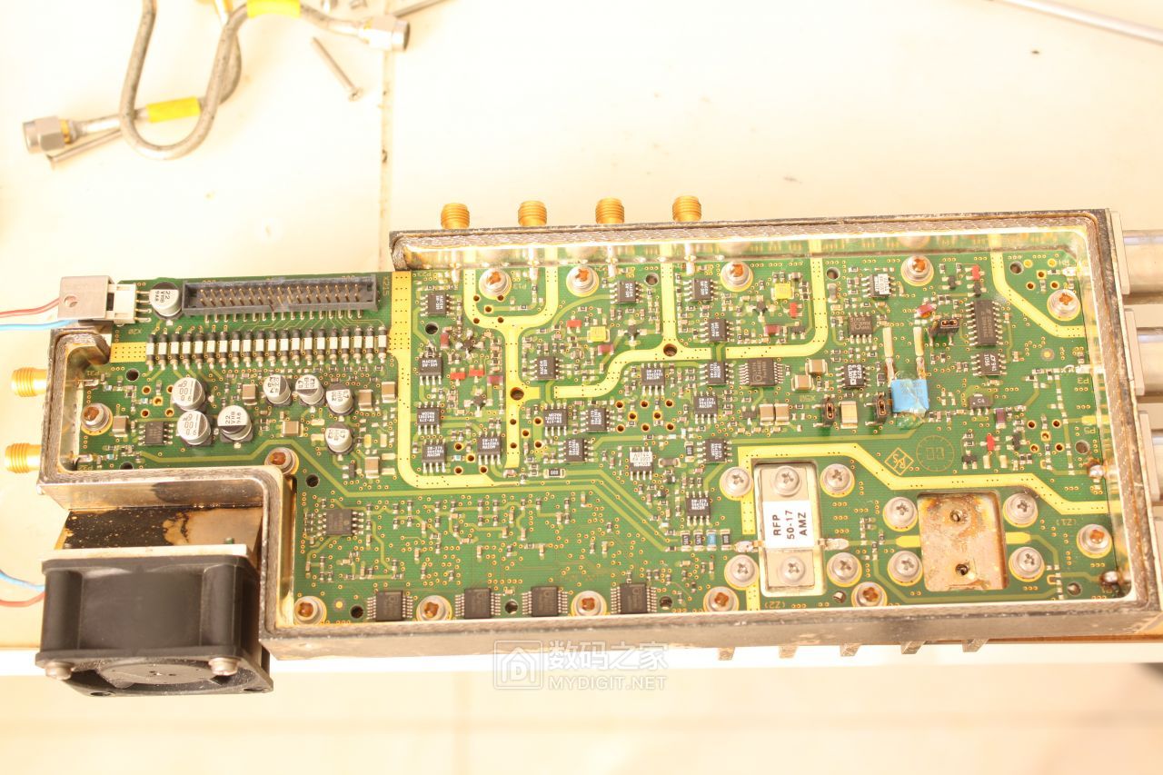 拆cmu200 rf front end 板 - 拆机乐园 数码之家