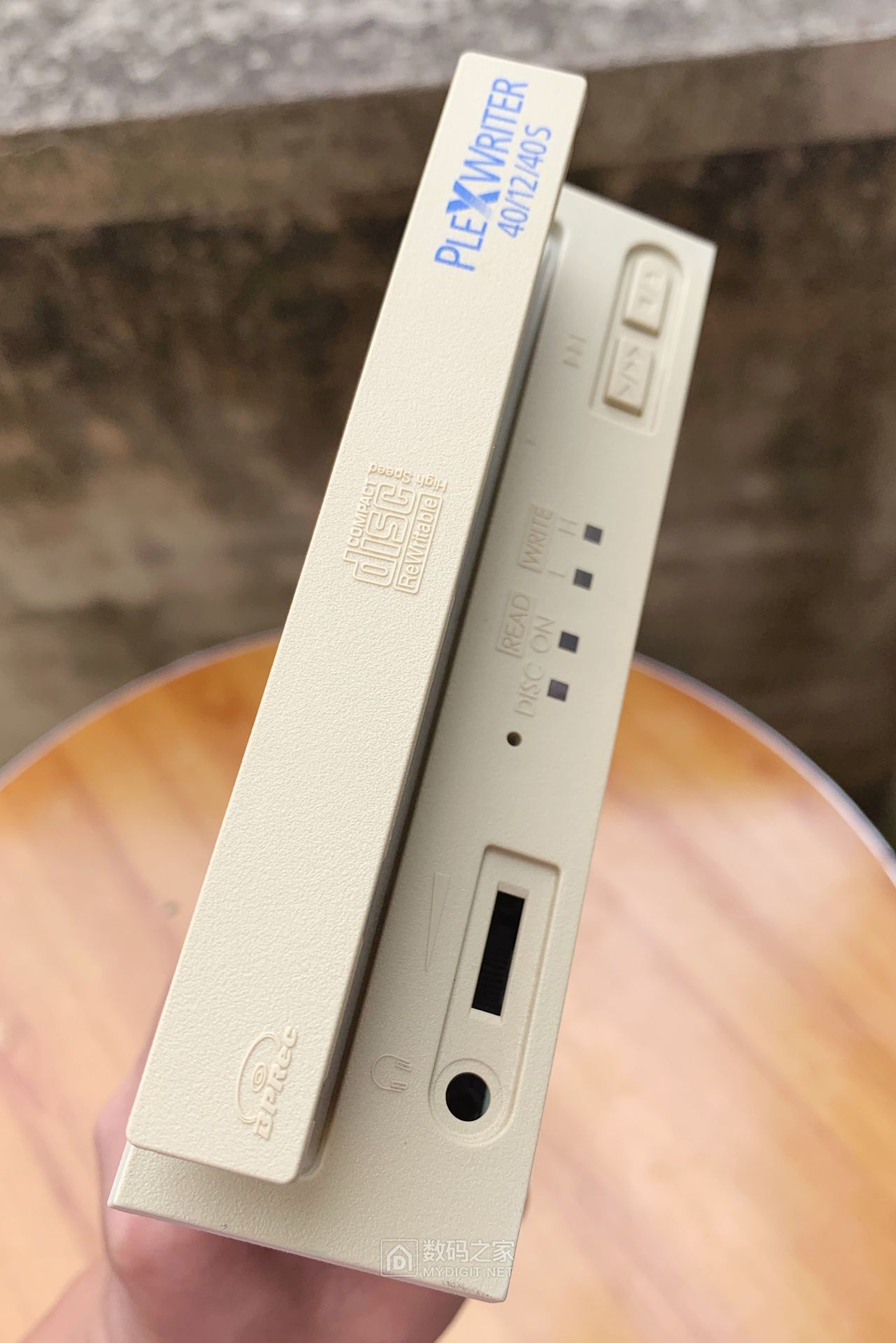 浦科特4260TS SCSI CD刻录机 仅次于plexmaster 真正录音室母盘刻录机 拆机评测 - 硬件博物馆 数码之家