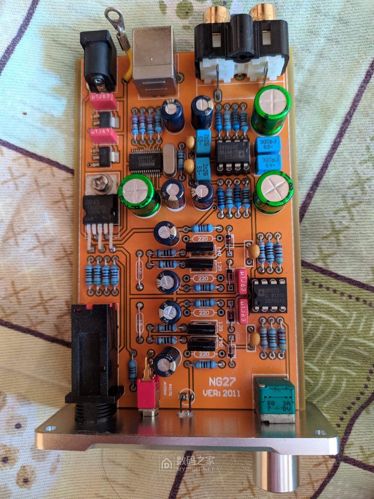 再拆一个PCM2702的解码耳放一体机 - 拆机乐园 数码之家