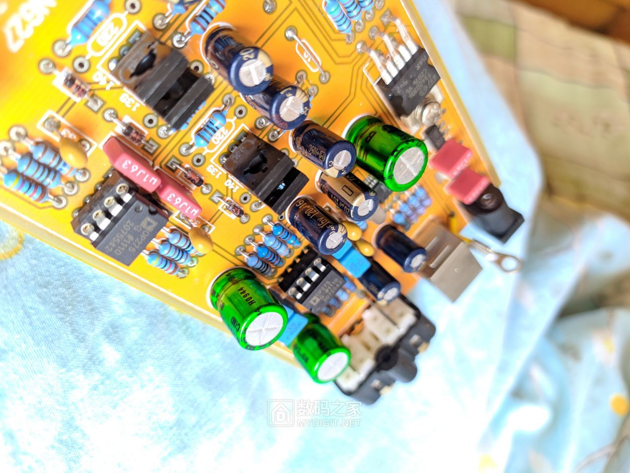 再拆一个PCM2702的解码耳放一体机 - 拆机乐园 数码之家