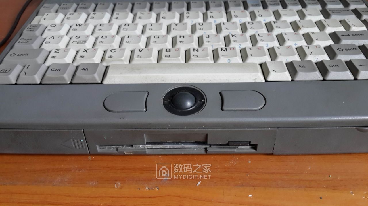 unisys是什么牌子？拆解一台486笔记本，4M内存，340硬盘。 - 硬件博物馆 数码之家