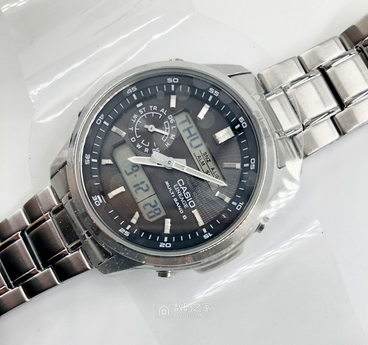 双显+电波表+光动能，CASIO LCW-M300开箱评测，休闲商务之选 - 数码杂谈 数码之家