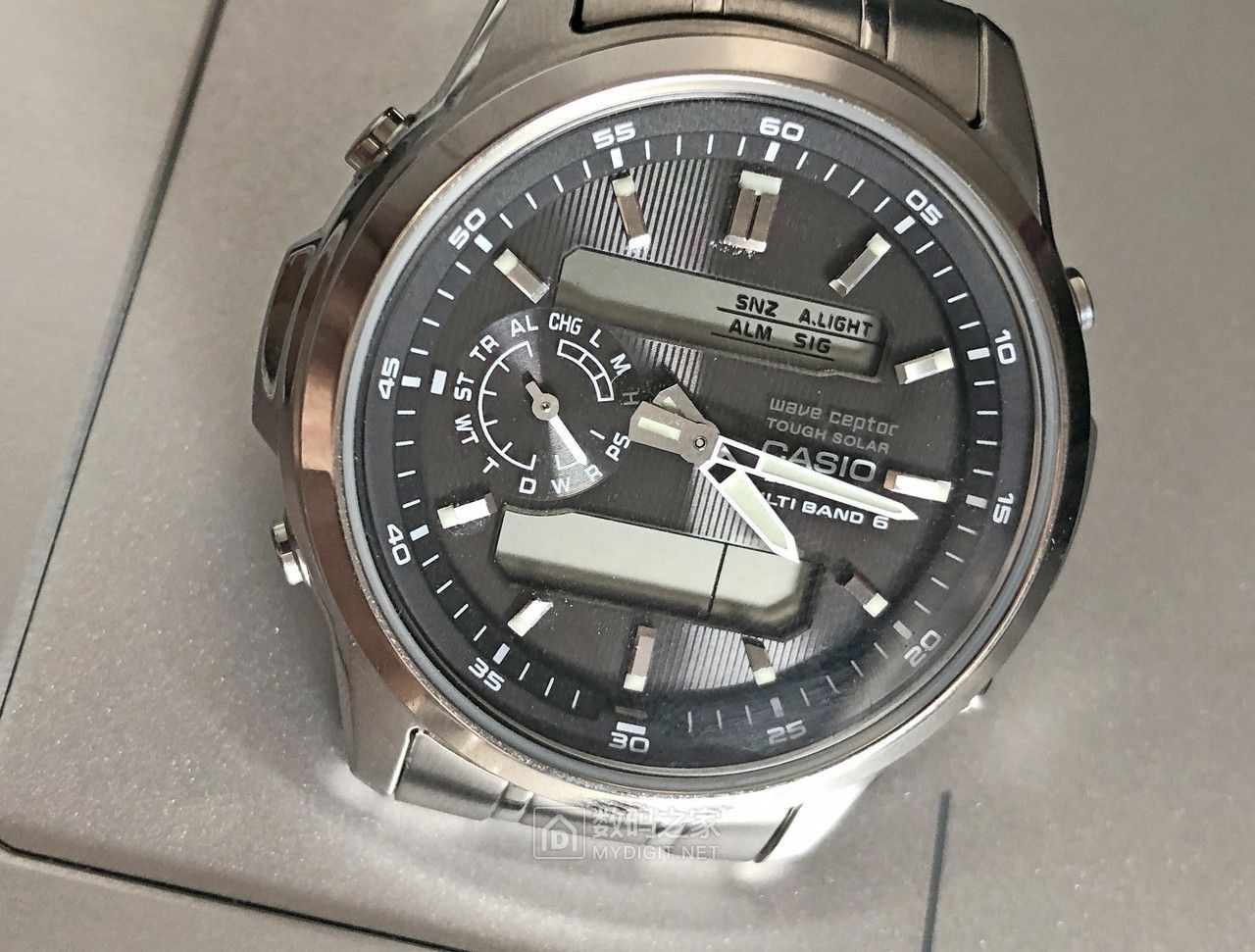 双显+电波表+光动能，CASIO LCW-M300开箱评测，休闲商务之选 - 数码杂谈 数码之家