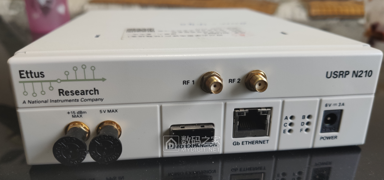 SDR USRP N210拆机 - 拆机乐园 数码之家