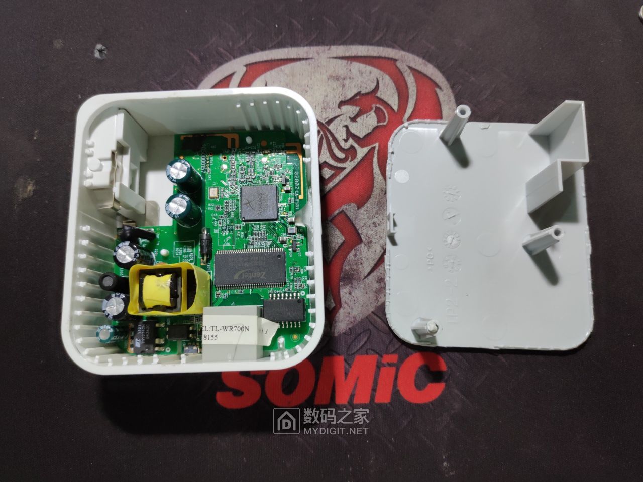 『X拆解』TP WR700N路由器简单拆解 - 拆机乐园 数码之家