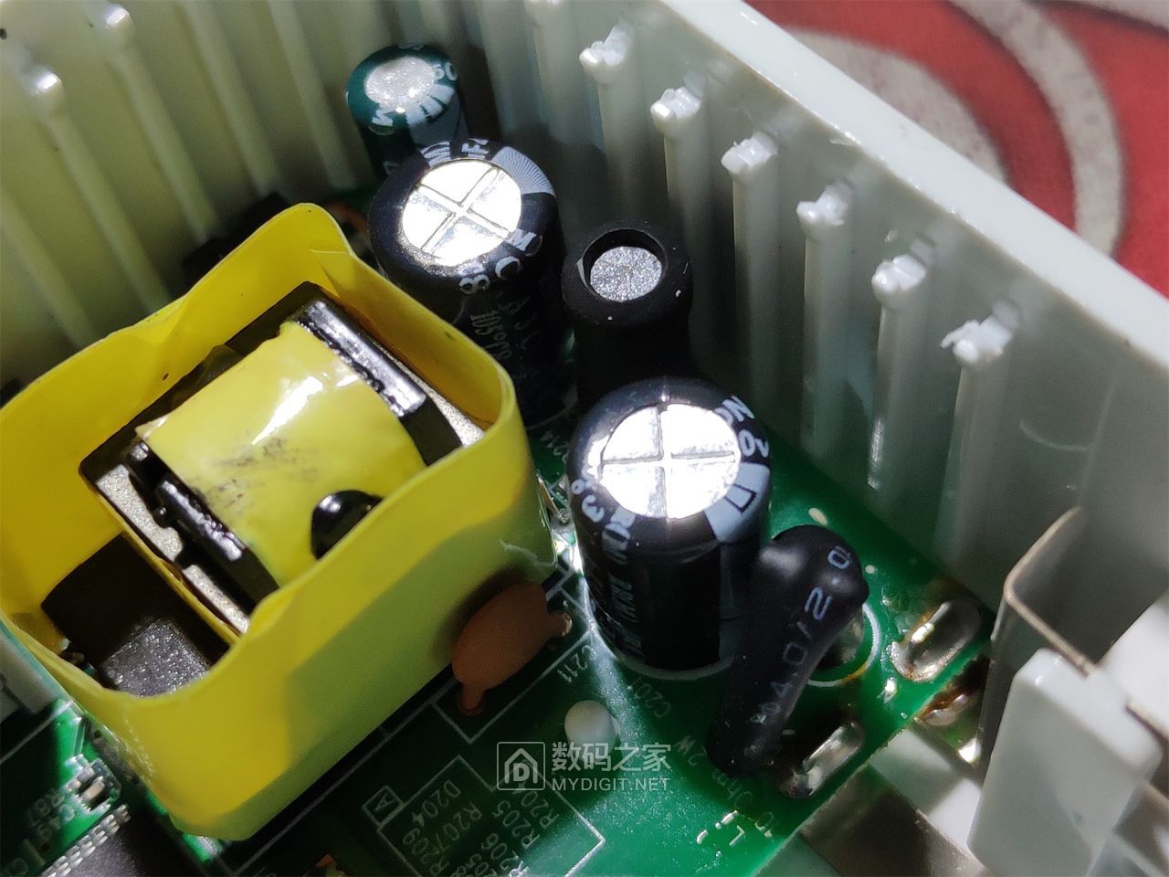 『X拆解』TP WR700N路由器简单拆解 - 拆机乐园 数码之家