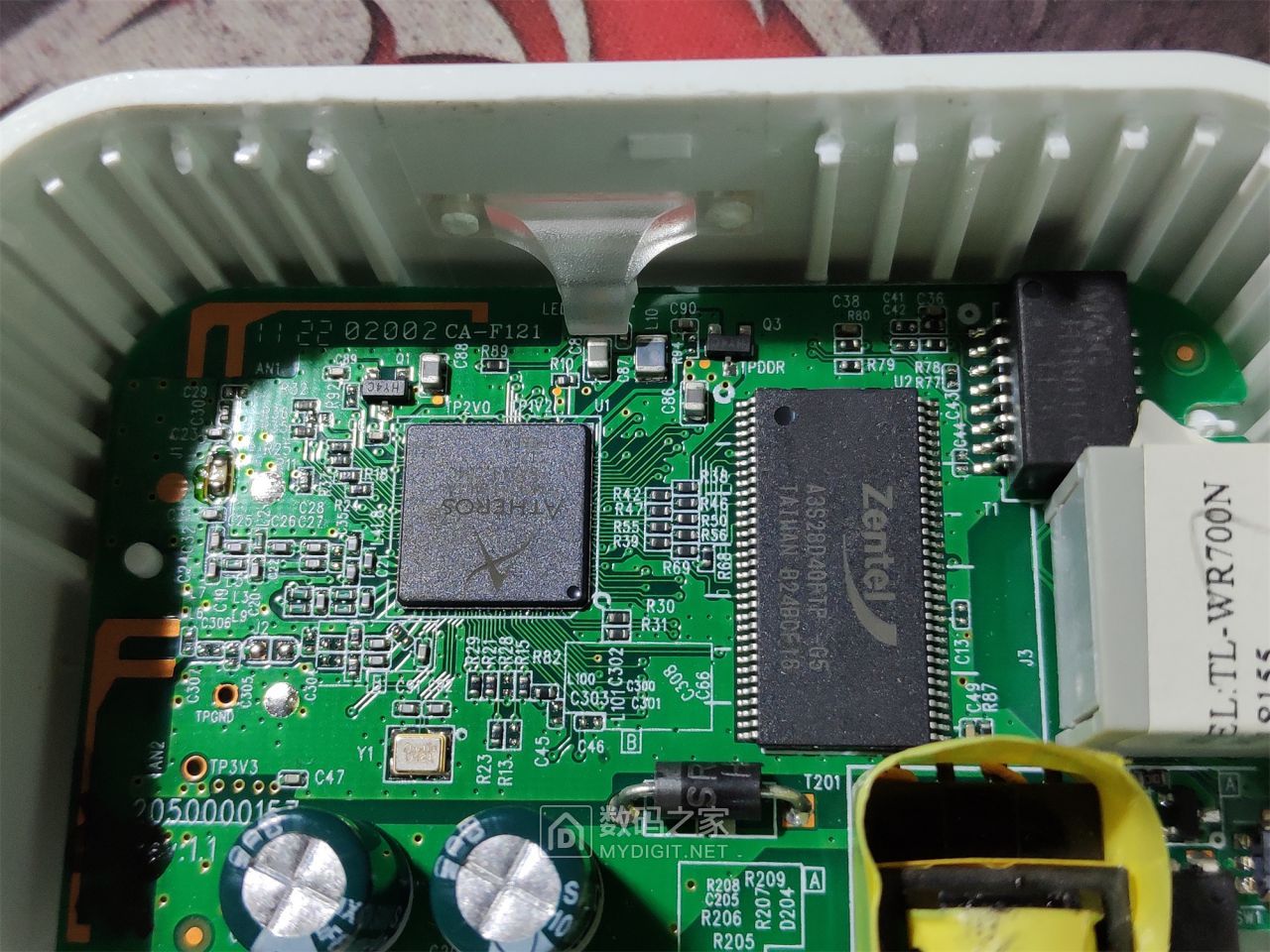 『X拆解』TP WR700N路由器简单拆解 - 拆机乐园 数码之家