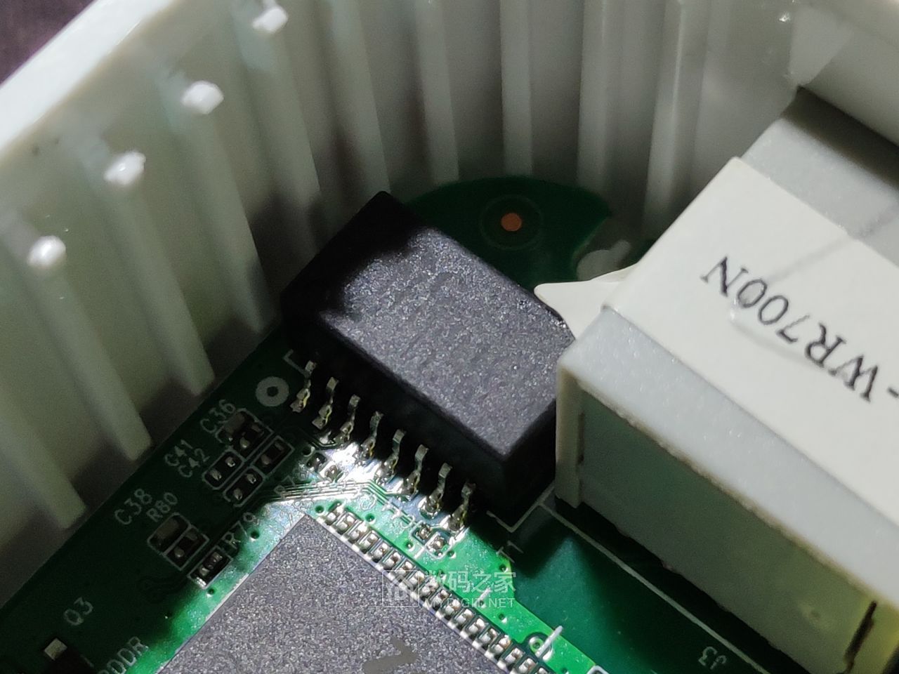 『X拆解』TP WR700N路由器简单拆解 - 拆机乐园 数码之家