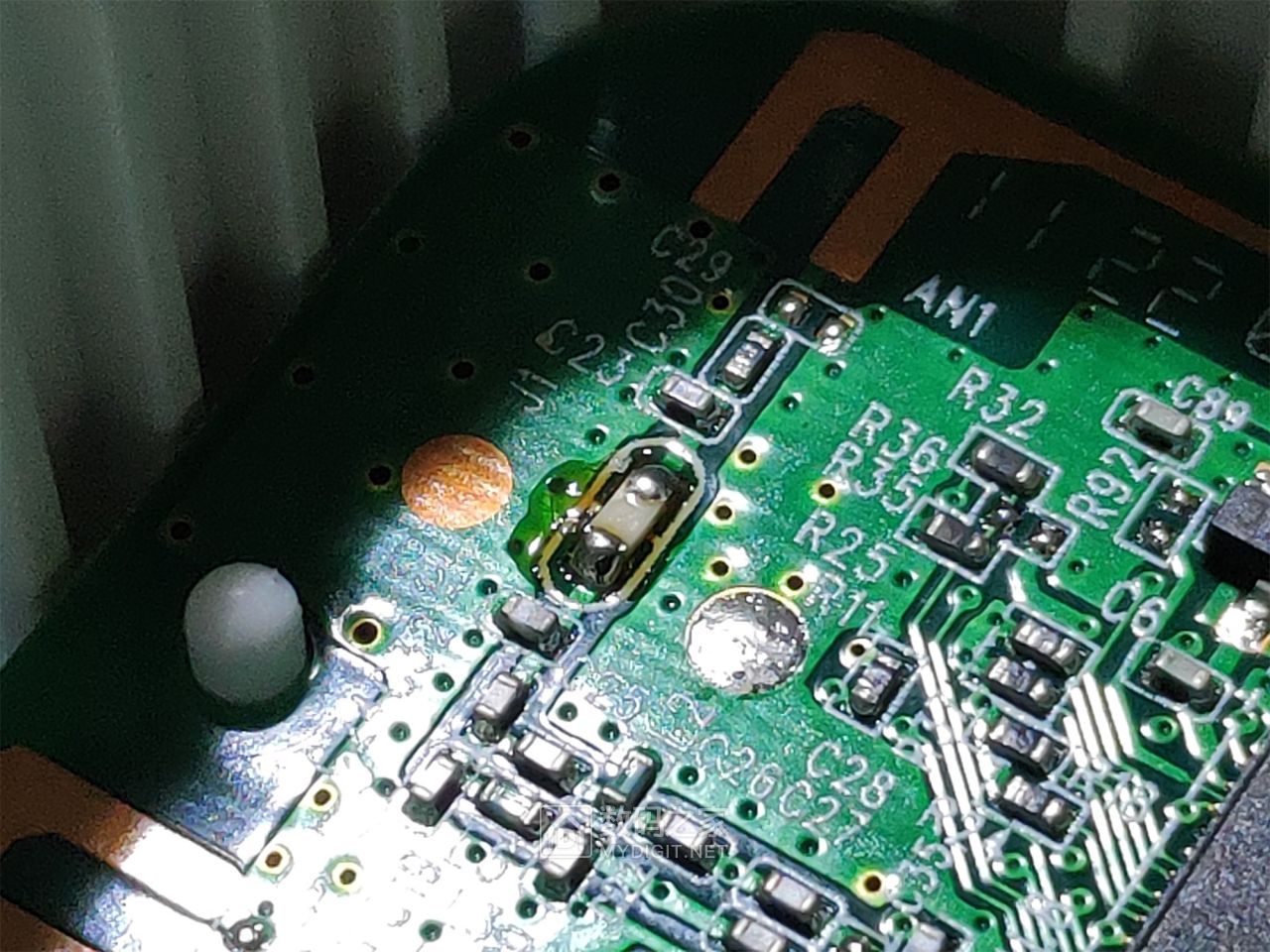 『X拆解』TP WR700N路由器简单拆解 - 拆机乐园 数码之家