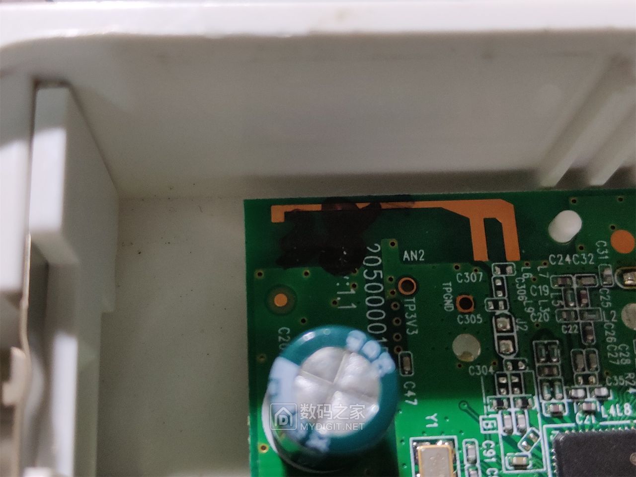 『X拆解』TP WR700N路由器简单拆解 - 拆机乐园 数码之家