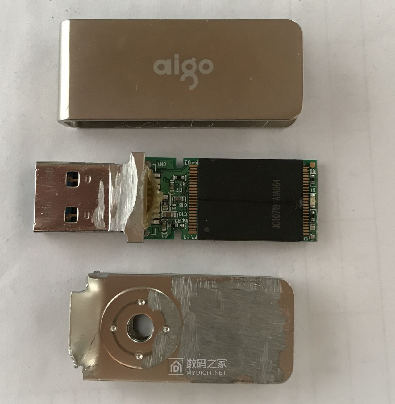 估计是全网首拆 爱国者u330 U盘 - 拆机乐园 数码之家