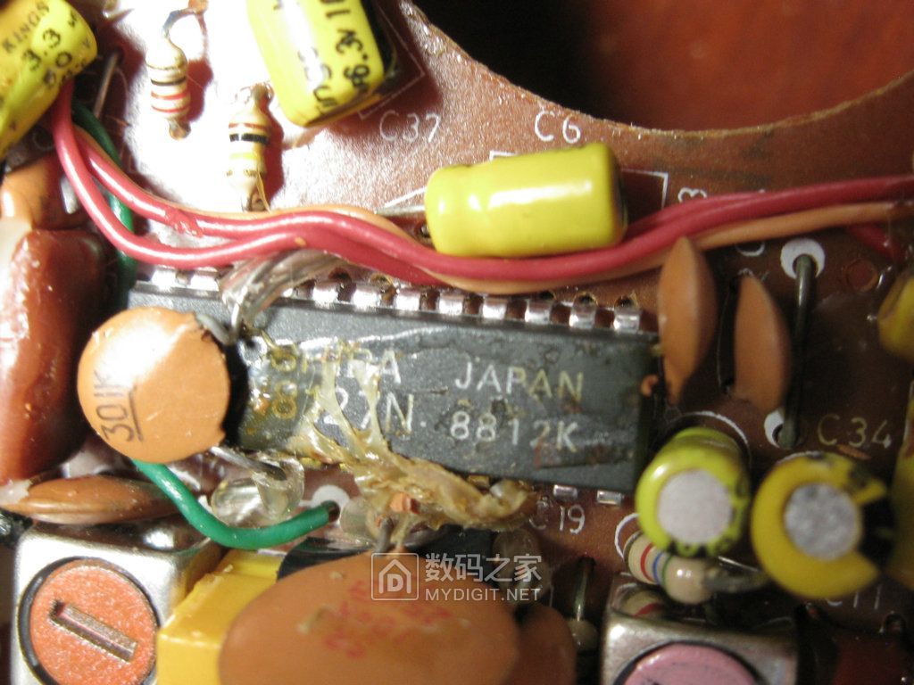 拆解东芝kt-4018磁带随身听，1988年的机子皮带还完好 - 拆机乐园 数码之家