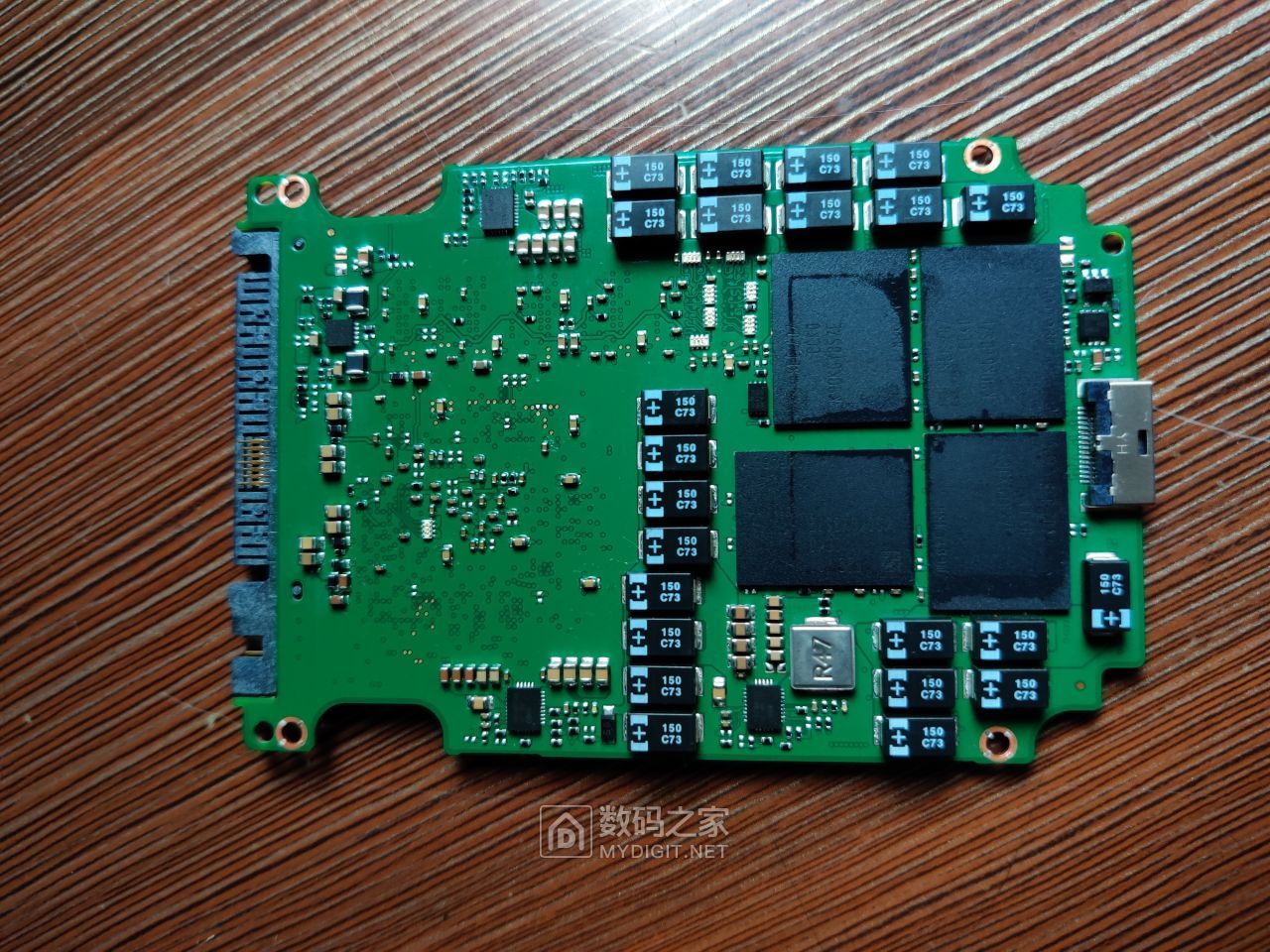 高端SSD 三星 SAS 12Gbps PM1633a - 拆机乐园 数码之家