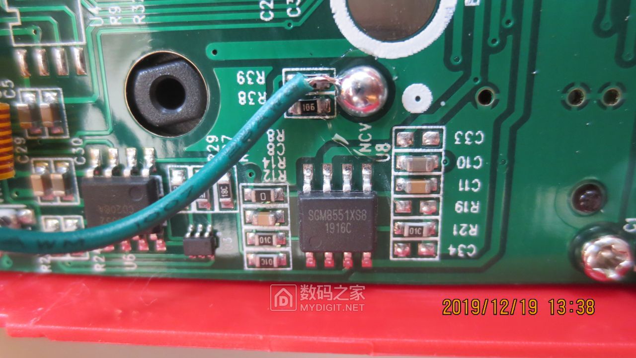 优利德 钳形表 UT204+ 很好拆 - 拆机乐园 数码之家