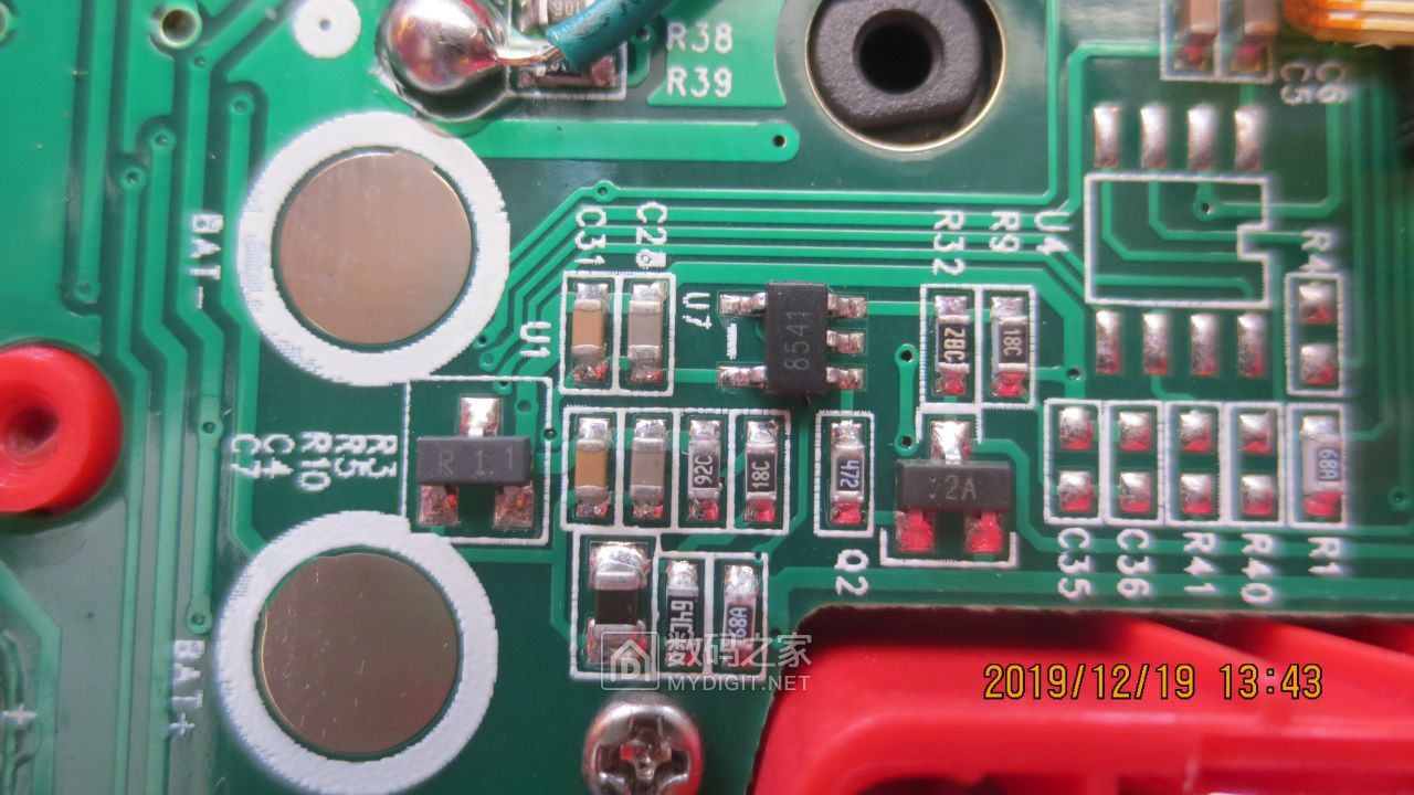 优利德 钳形表 UT204+ 很好拆 - 拆机乐园 数码之家