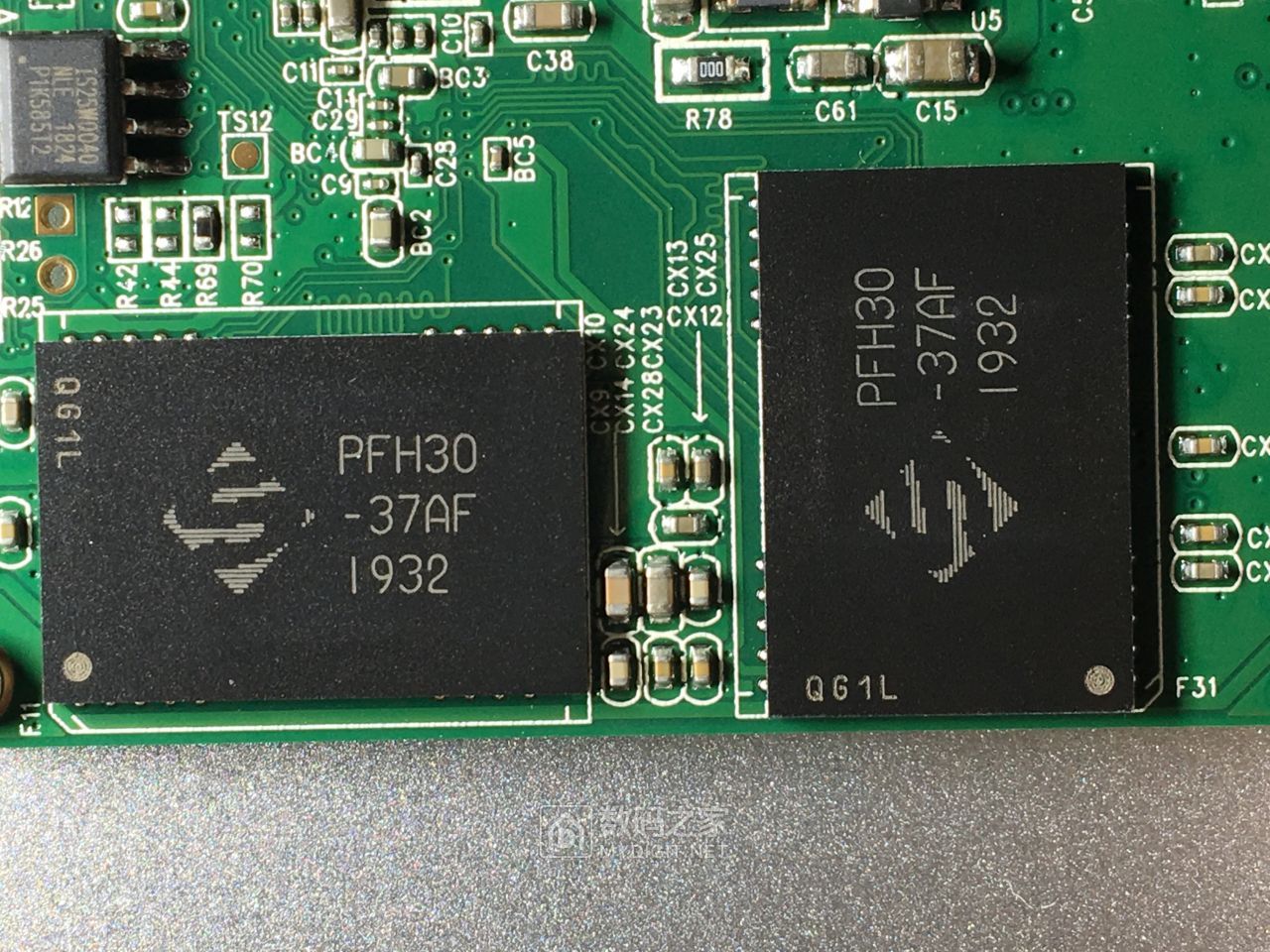 新买的金百达固态拆开看看，KingBank KP330 120GB - 拆机乐园 数码之家