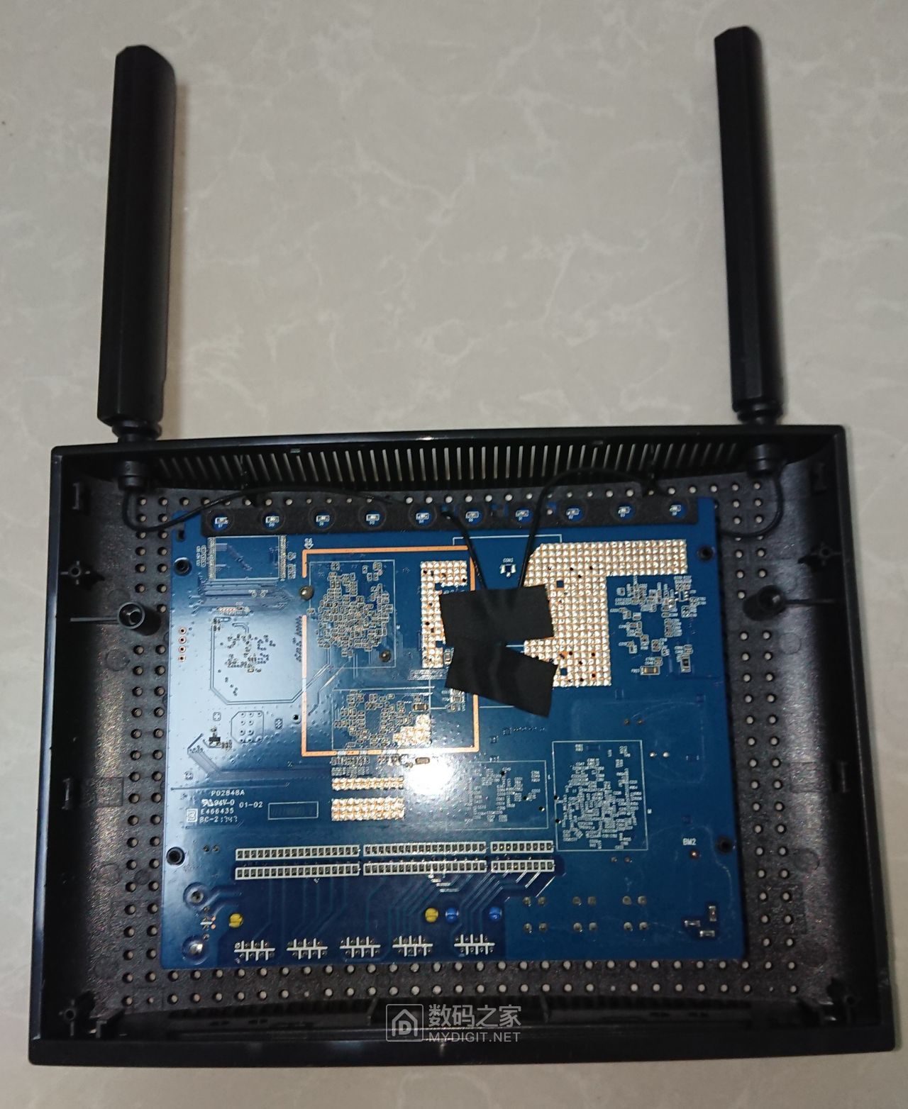 拆一个第二版的腾达AC9（博通主控） - 拆机乐园 数码之家