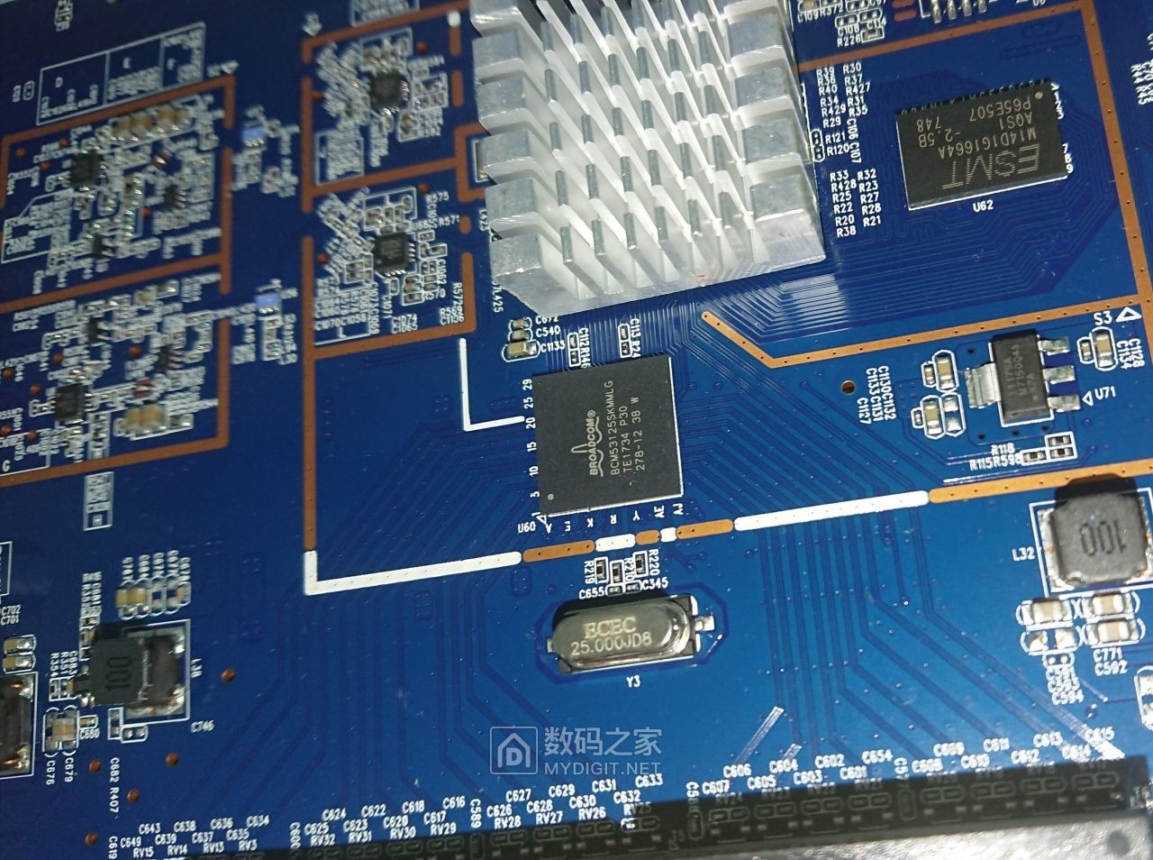 拆一个第二版的腾达AC9（博通主控） - 拆机乐园 数码之家