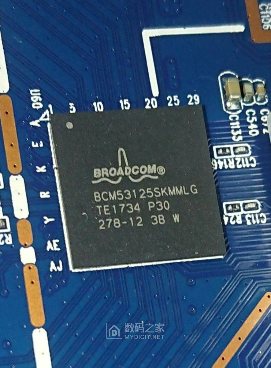 拆一个第二版的腾达AC9（博通主控） - 拆机乐园 数码之家