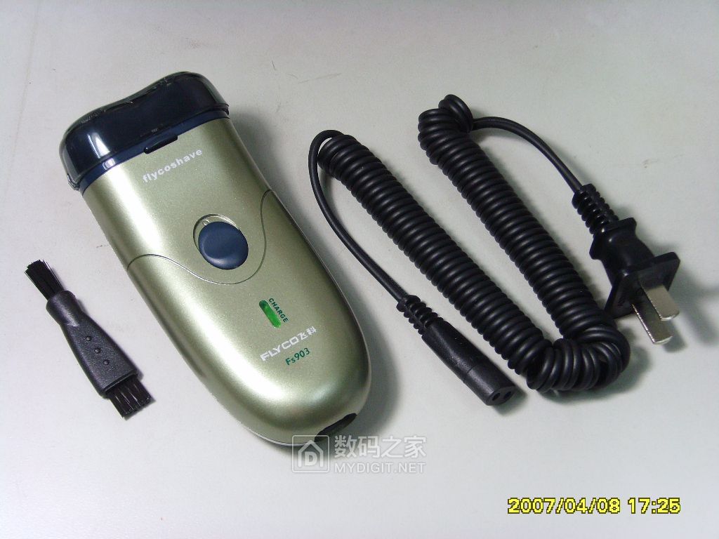 三只飞科（FLYCO）FS903 剃须刀拆机简单比较 - 拆机乐园 数码之家
