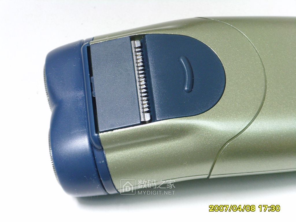 三只飞科（FLYCO）FS903 剃须刀拆机简单比较 - 拆机乐园 数码之家