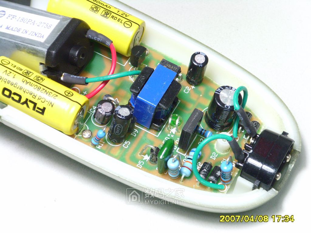 三只飞科（FLYCO）FS903 剃须刀拆机简单比较 - 拆机乐园 数码之家