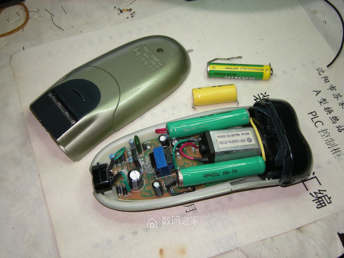 三只飞科（FLYCO）FS903 剃须刀拆机简单比较 - 拆机乐园 数码之家