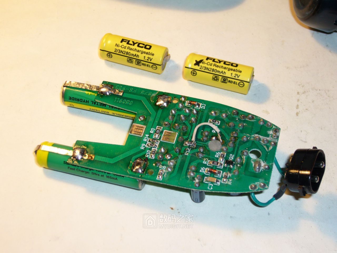 三只飞科（FLYCO）FS903 剃须刀拆机简单比较 - 拆机乐园 数码之家