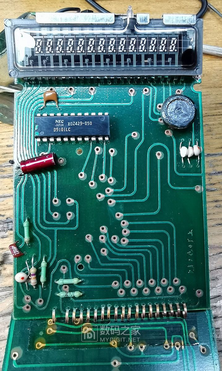 三种功能完全一样的荧光计算器拆解（SHARP EL-5002/DALIAN DS-5/广州8031） - 硬件博物馆 数码之家