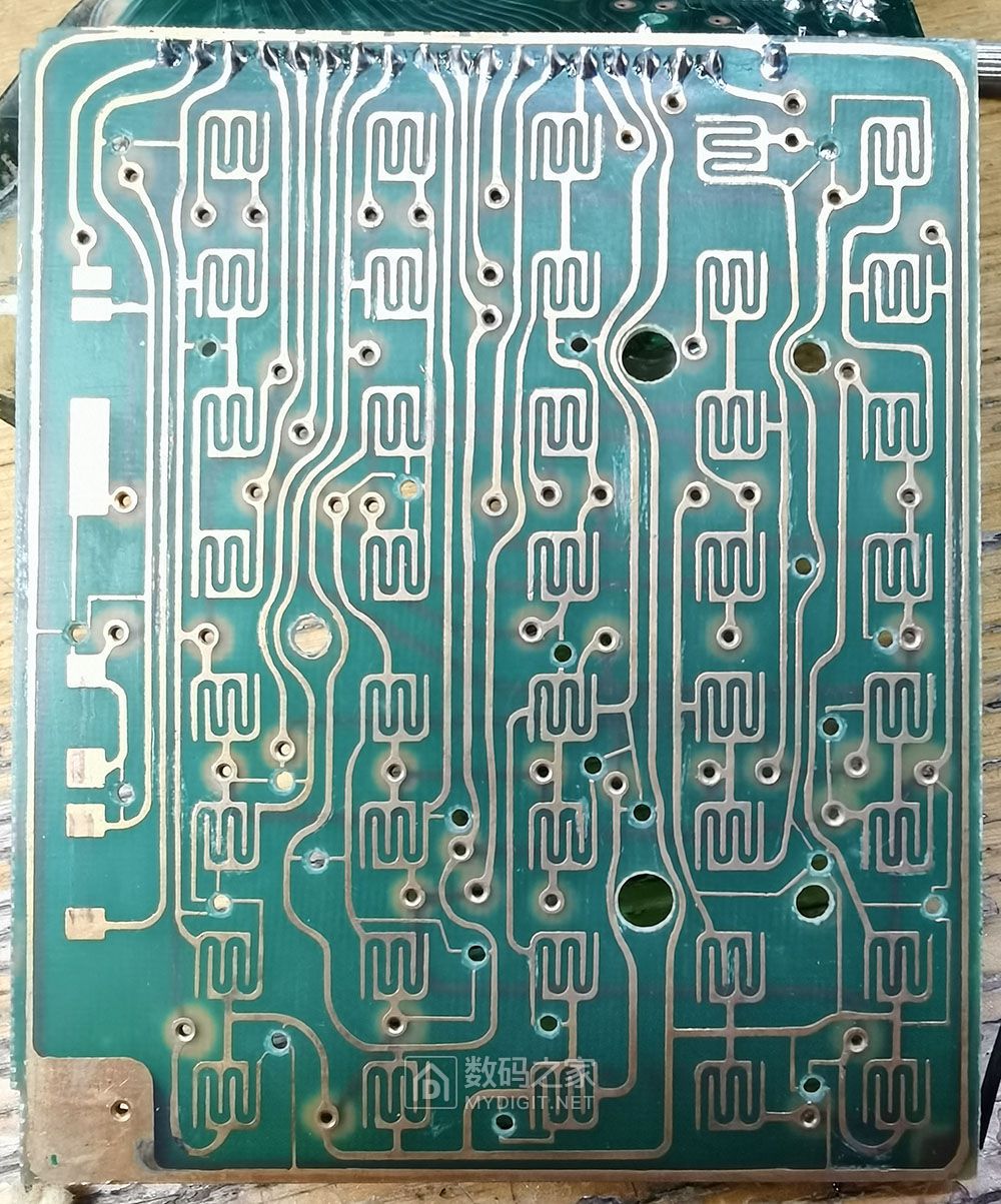 三种功能完全一样的荧光计算器拆解（SHARP EL-5002/DALIAN DS-5/广州8031） - 硬件博物馆 数码之家