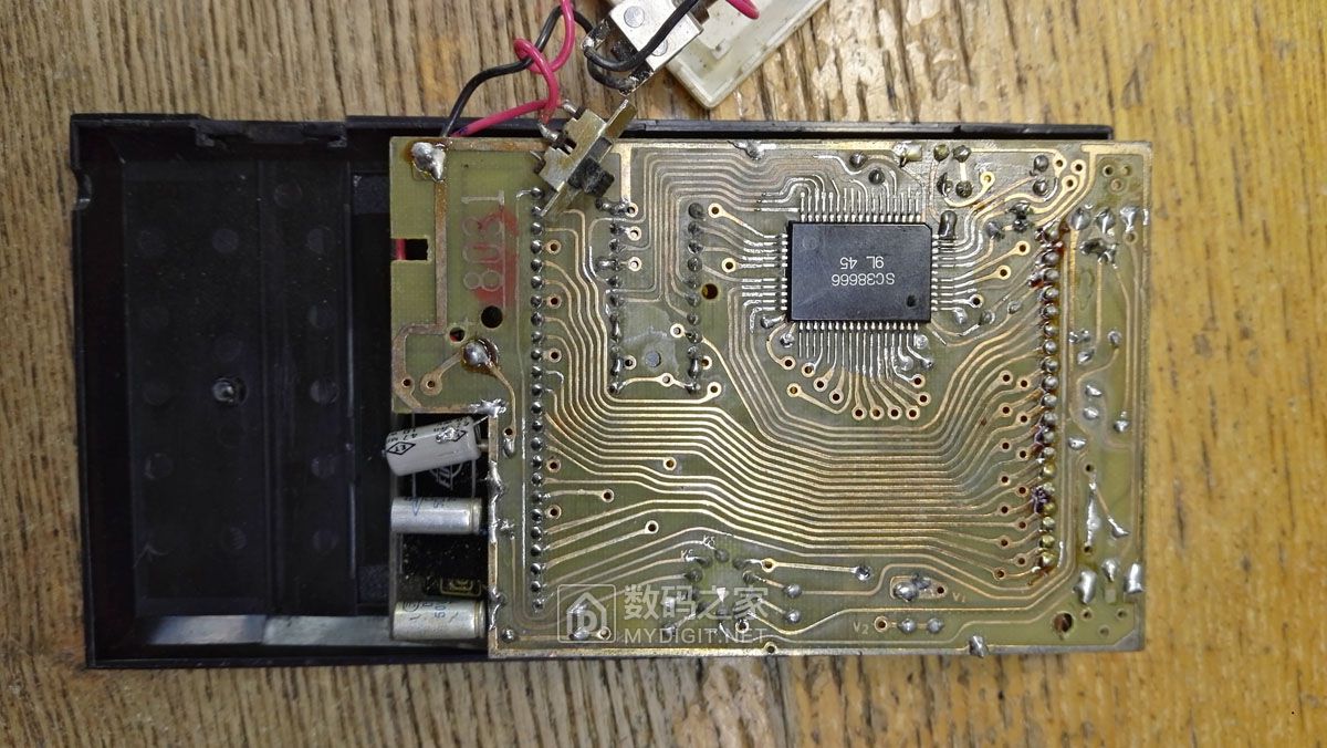 三种功能完全一样的荧光计算器拆解（SHARP EL-5002/DALIAN DS-5/广州8031） - 硬件博物馆 数码之家