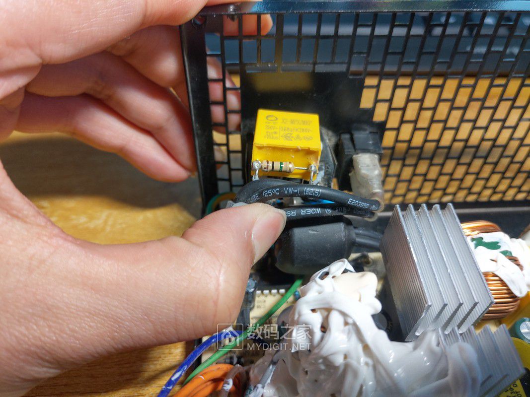 详拆航嘉多核WD500 型号HK600-35FP开关电源（电路资料） - 拆机乐园 数码之家