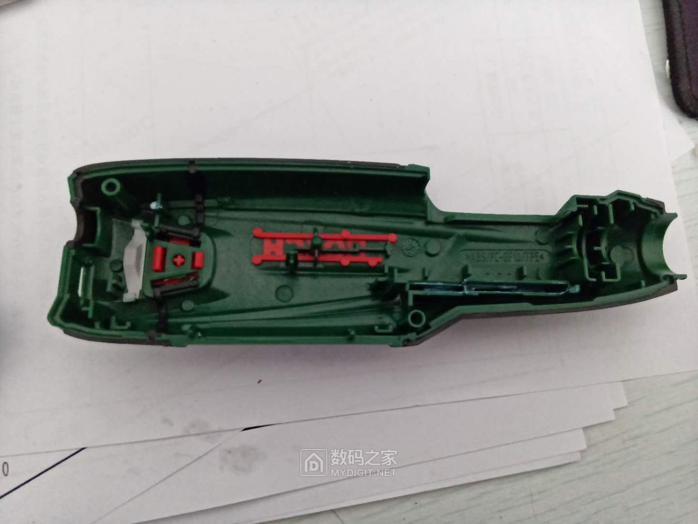 传说中精准的德国工艺，博世的做工让我忍不了了，还是胶枪给拆了 - 我是工具控 数码之家