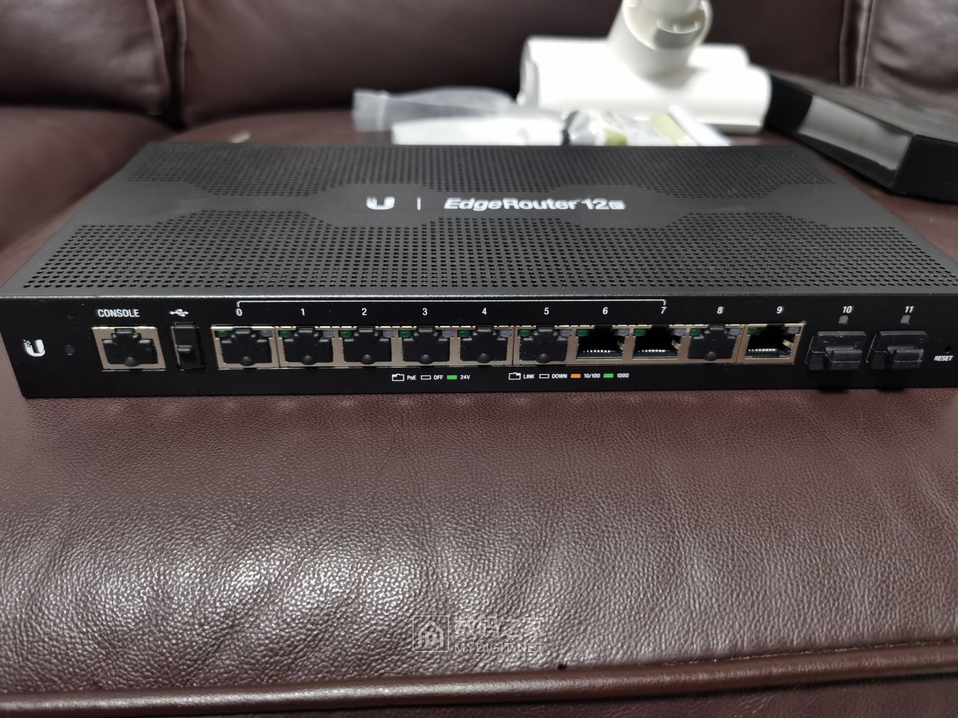 拆UBNT 高端有线路由器EDGEROUTER 12P - 拆机乐园 数码之家