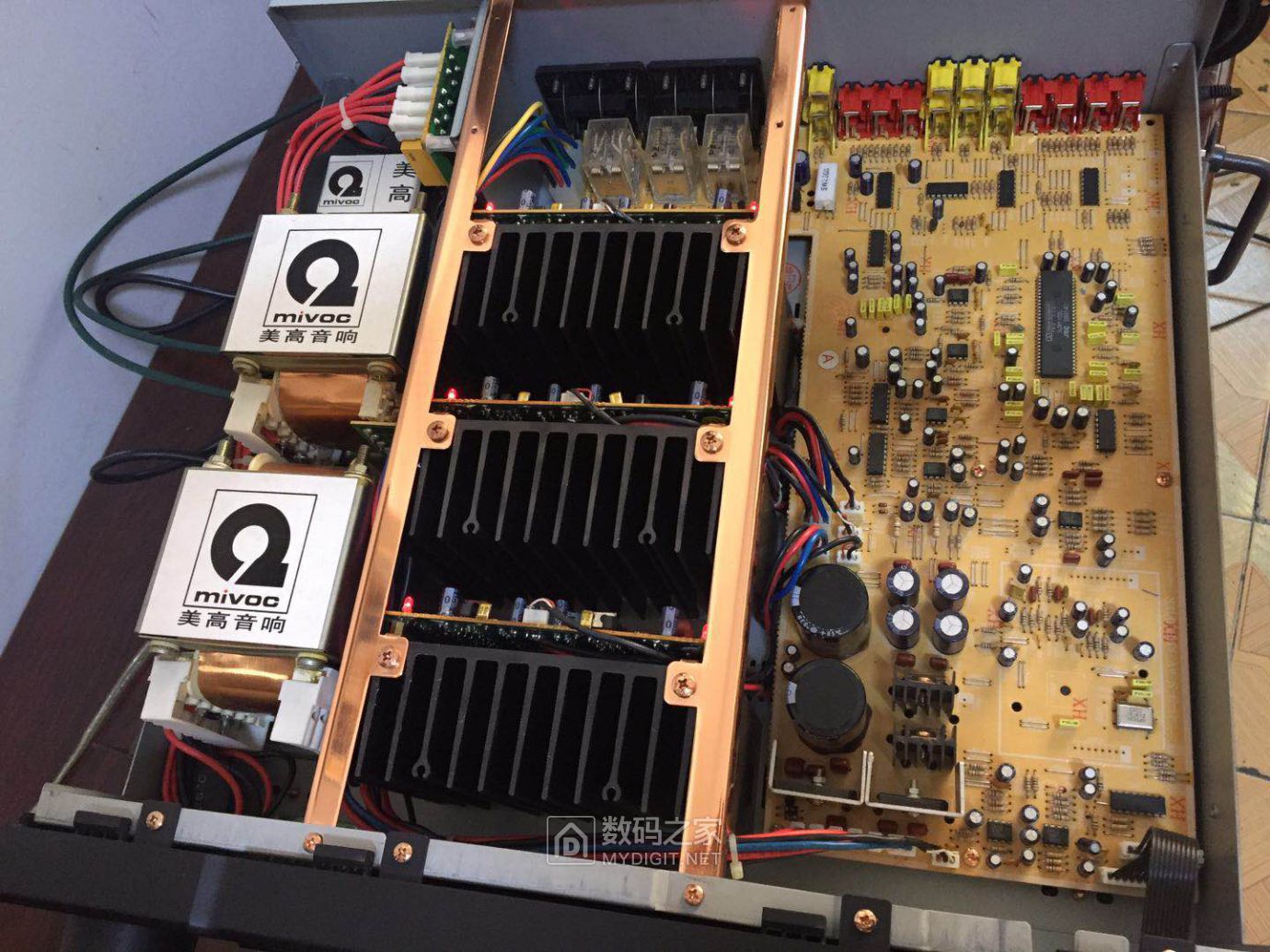 今天没有什么事拆两台功放看看（mivoc AV-999A + ASSAD DA-6500） - 拆机乐园 数码之家