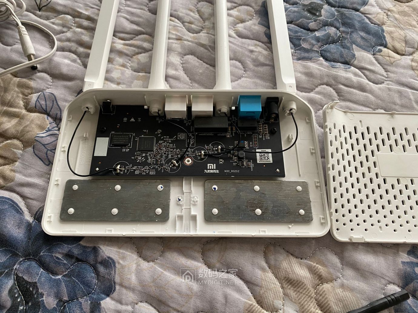 拆个小米路由器3C - 拆机乐园 数码之家
