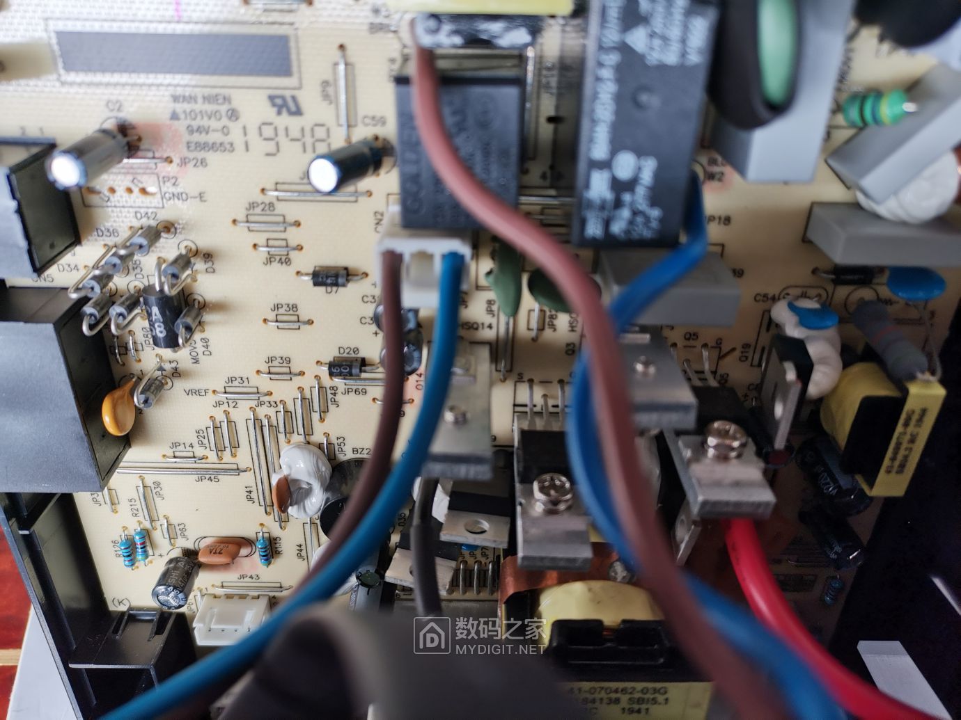 APC（施耐德）UPS 型号：BK650M2-CH简单拆机 - 拆机乐园 数码之家
